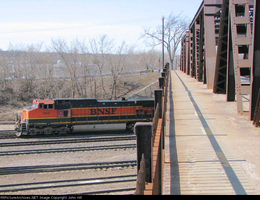 100321007 Eastbound BNSF Passing Northtown "T" Yard